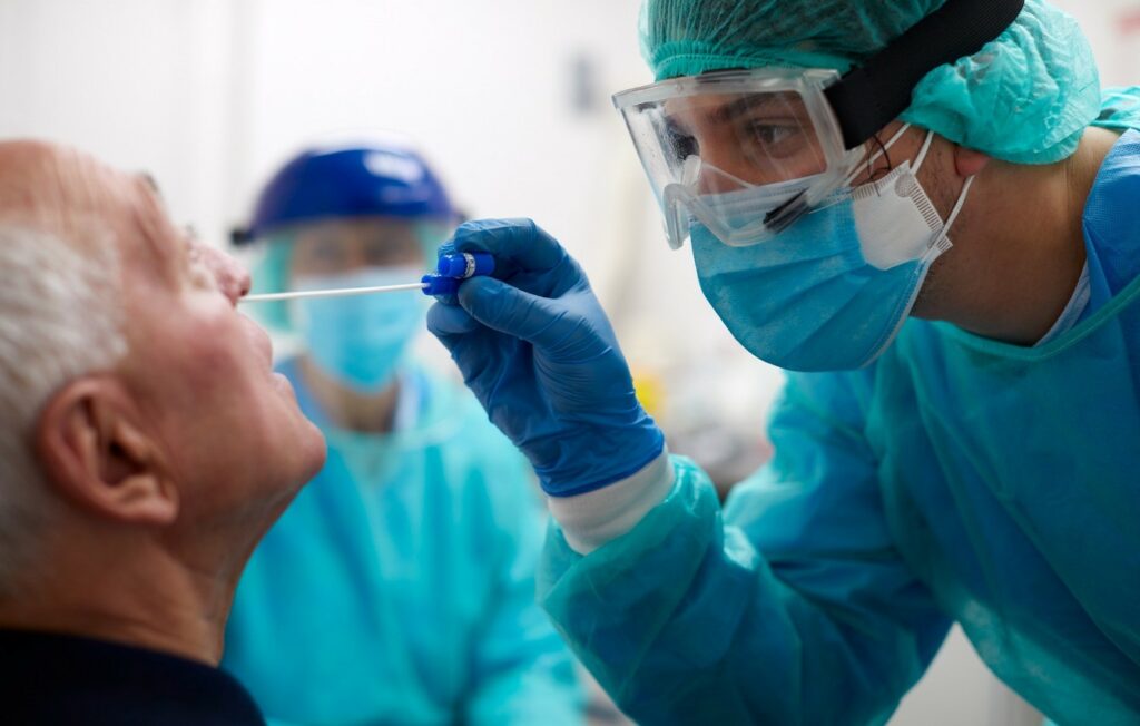 Testagem em massa de COVID-19 e a importância exame de antígeno | Hilab ...