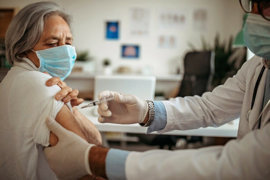 Vacina da Janssen: efeitos colaterais e como funciona | Hilab: Exames ...